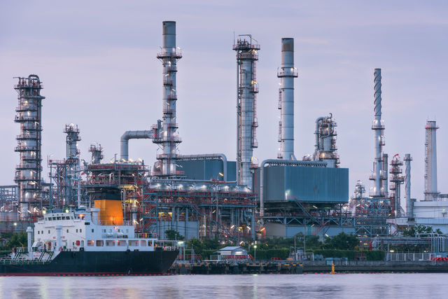 View of factory at harbor | ID: 124165085