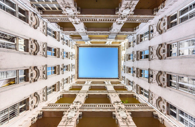 Directly below shot of building | ID: 125446202