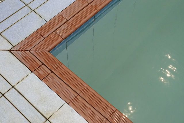 Swimming pool corner | ID: 148122823