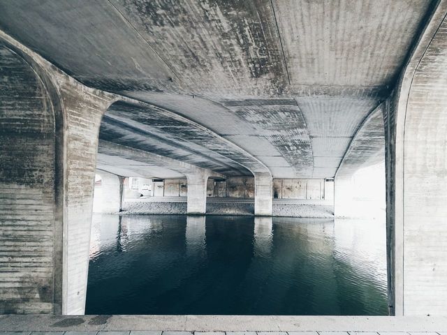 Ceiling in corridor | ID: 104079268
