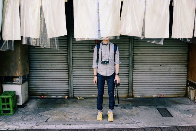 Male photographer with obscured face | ID: 60067708