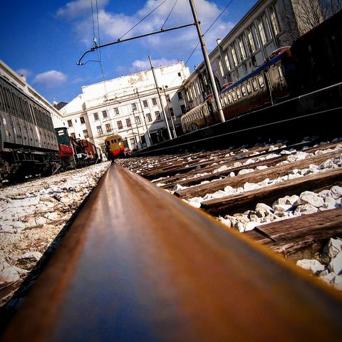 Surface level of train on railroad tracks | ID: 107027490