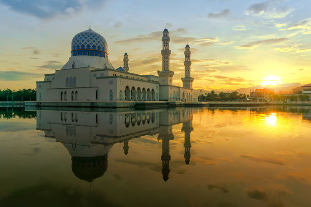 Reflection of mosque in lake against sky | ID: 117376353